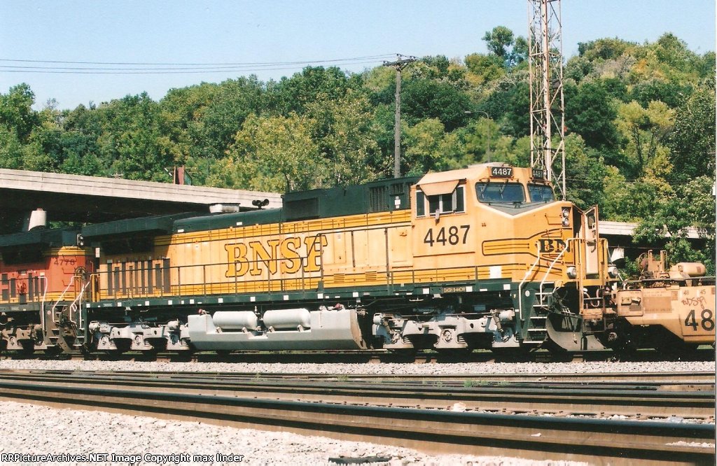 BNSF 4487